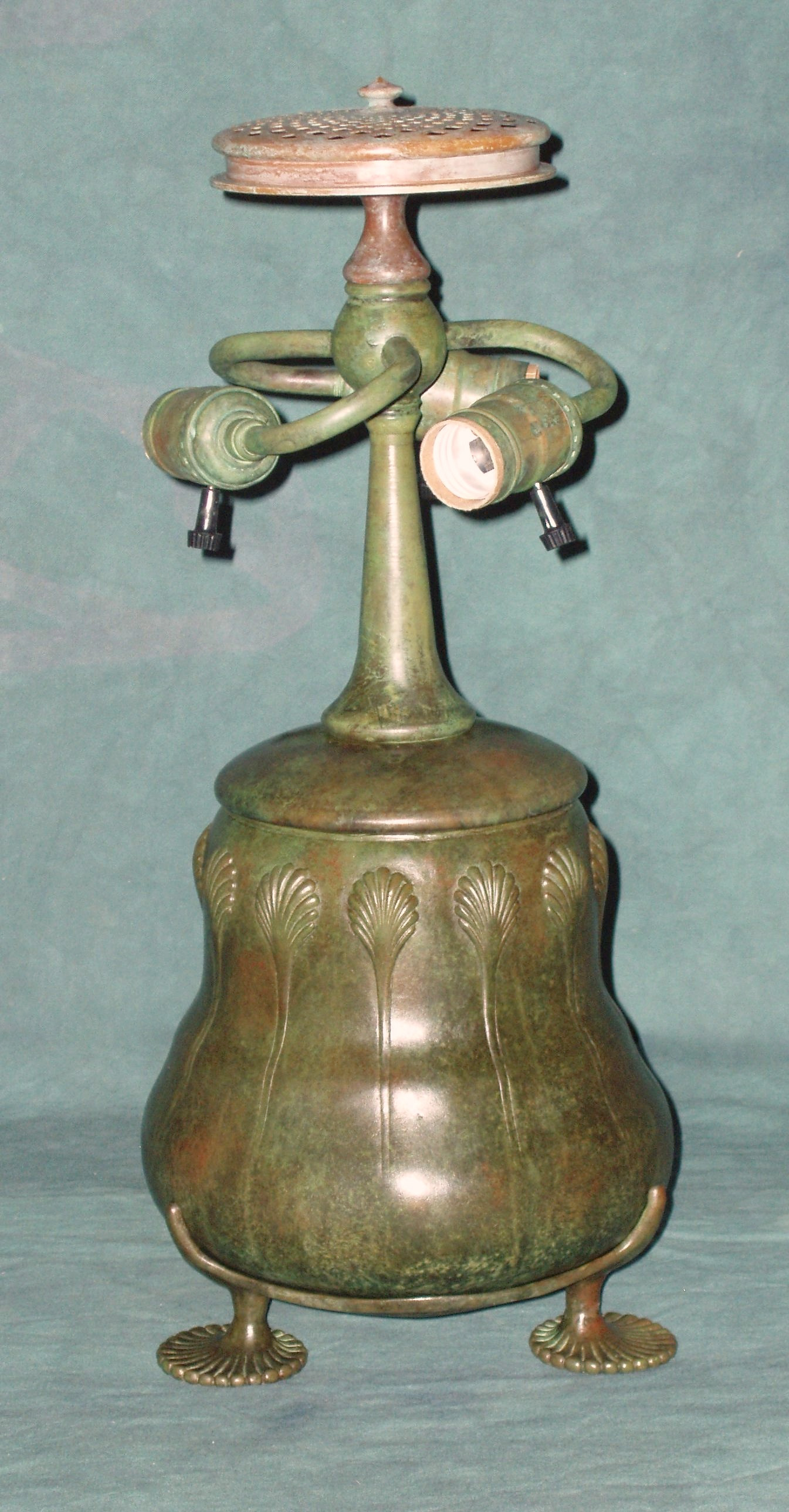 Shell-Urn-Base-17'-Tall